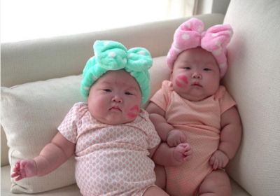 Meet the Momo Twins – the cutest babies on the Internet
