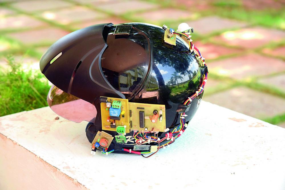 5 amazing connected helmets for bike enthusiasts