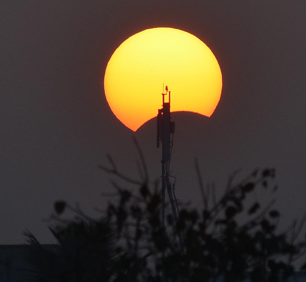 Solar Eclipse 2016: Crowds witness the spectacular event around the world
